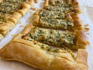 Delicious Puff Pastry Appetizer With Cheese And Garlic - yeyfood.com