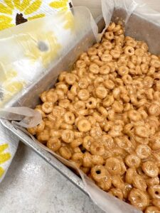 You'll Love 3 Ingredient Peanut Butter Cheerio Bars - Yeyfood.com ...